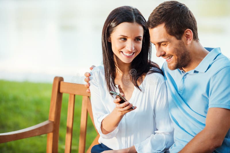 Regardez cette photo ! image stock. Image du stationnement - 43466355