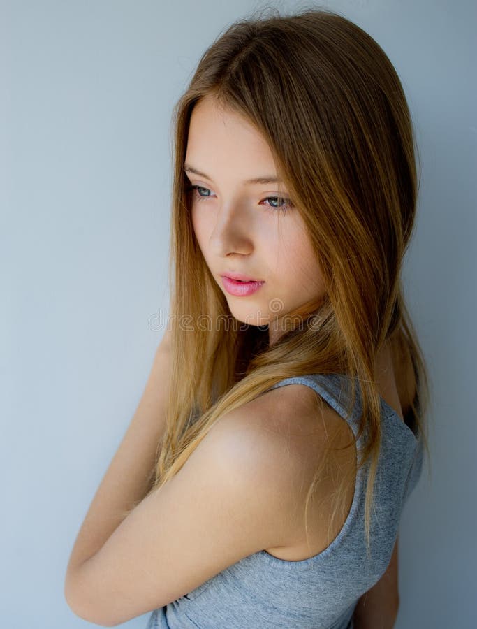 Cheveux Sains De Beau De Fille Portrait Blond De Mode Longs Photo Stock