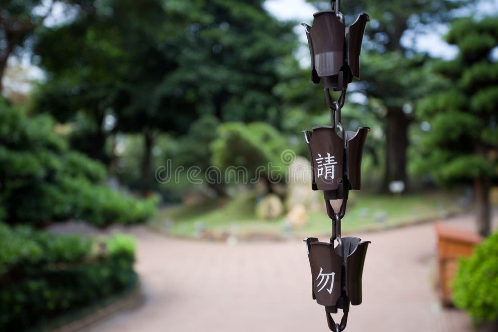 Regnkedja fotografering för bildbyråer. Bild av skrift - 51056467