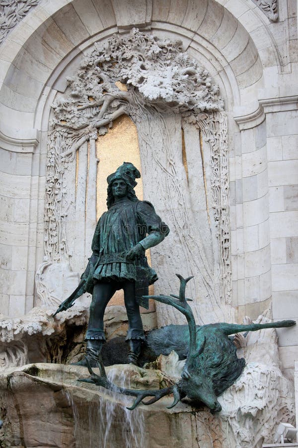 Rei Matthias Corvin Statue imagem de stock. Imagem de famoso - 124728945