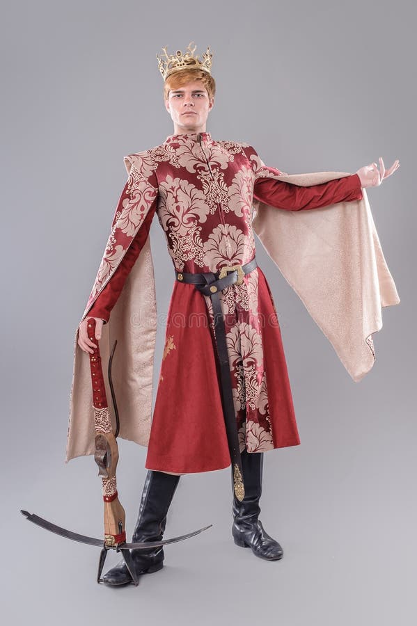 Rei Medieval Idoso No Trono No Interior Antigo Do Castelo Imagem de ...