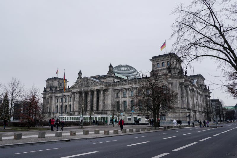 Side View Of Reichstag Building Berlin Editorial Image - Image of ...