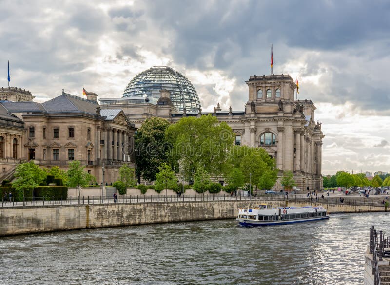 Reichstag Building and Spree River at Sunset, Berlin, Germany Stock ...