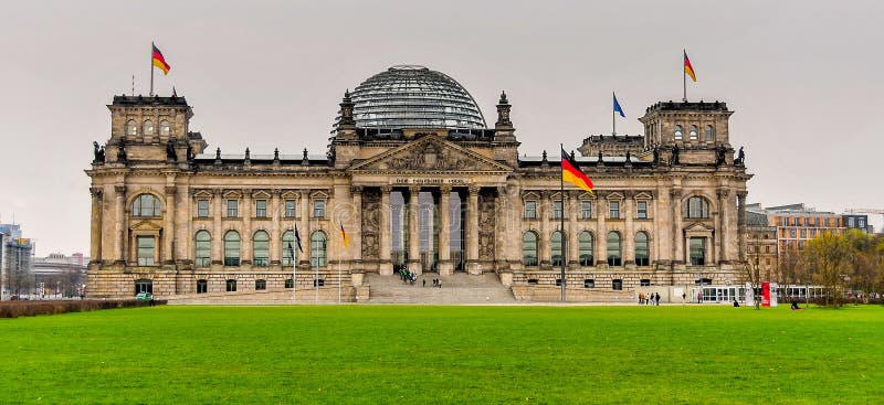 De Bouw Van Het Duitse Parlement Reichstag In Berlijn, G Stock Foto ...