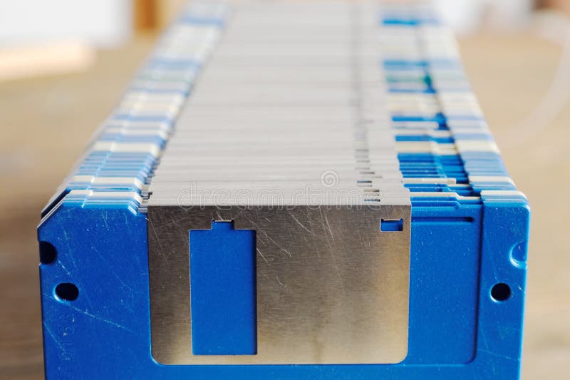 Reihe von alte Disketten stockbild. Bild von plastik - 67568347
