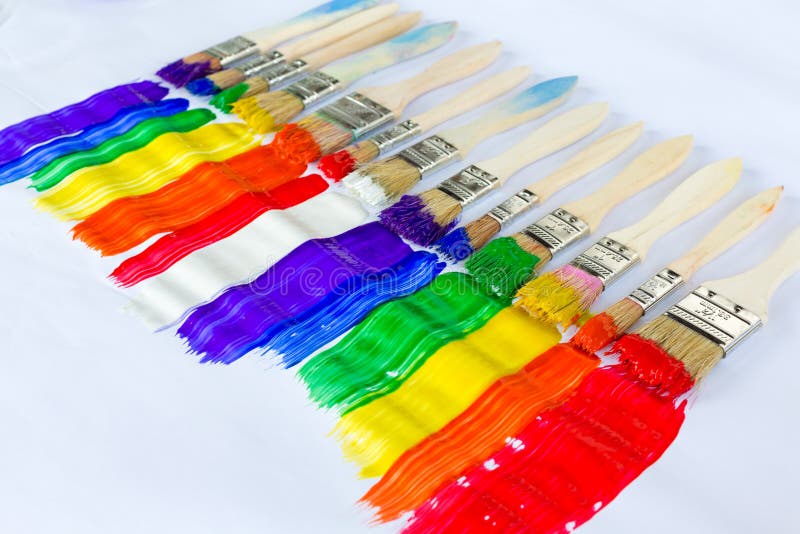 Reihe Von Pinseln Mit Hell Farbiger Farbe Stockbild - Bild von ...