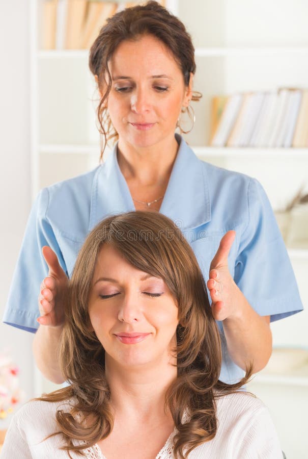 Reiki Heilen stockbild. Bild von heilen, reiki - 39223241