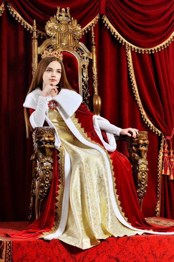 Reina Hermosa De La Chica Joven Foto de archivo - Imagen de brillante ...