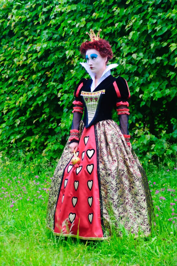 Reine rouge image stock. Image du coeur, couleur, fille - 18502383