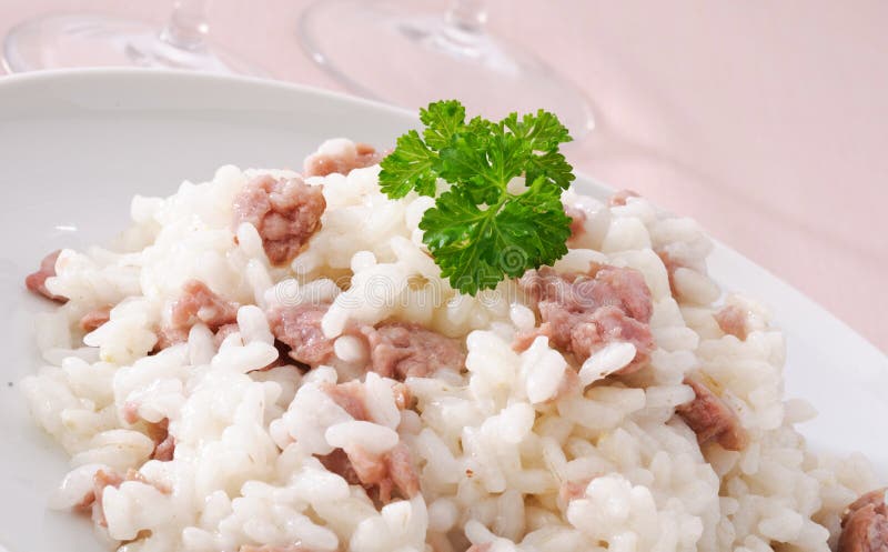 Reis mit Wurst stockfoto. Bild von kochen, risotto, küche - 23090698