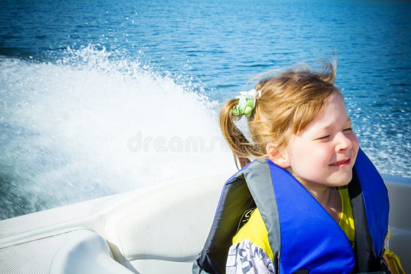 Reis Van Kinderen Op Water in De Boot Stock Foto - Image of gezond ...