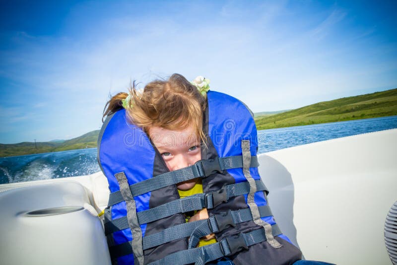 Reis Van Kinderen Op Water in De Boot Stock Afbeelding - Image of ...