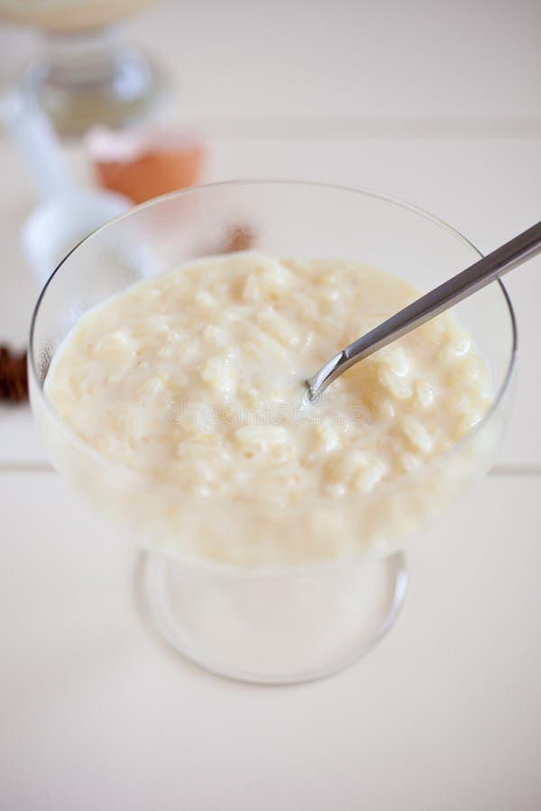 Milchreis stockbild. Bild von schüssel, nahrung, köstlich - 18576469