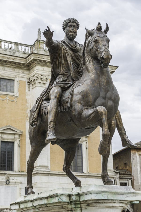 Reiterstatue Von Marcus Aurelius Bei Piazza Del Campidoglio, Stockfoto ...