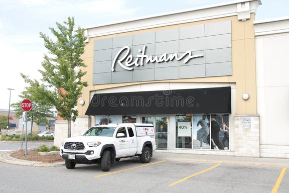Tor, Canada - August 17, 2023: Reitmans Store Front Entrance with Tree ...