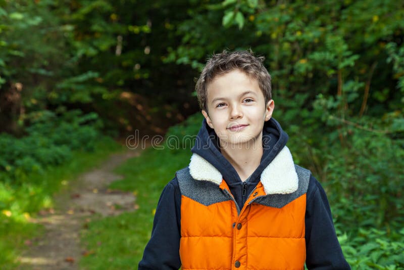 Reizend Teenager stockbild. Bild von junge, nave, freude - 34016547