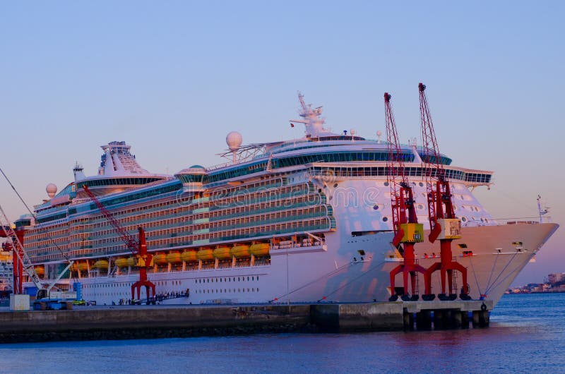 Rejsu liniowiec obraz stock. Obraz złożonej z morze, oceany - 20442999