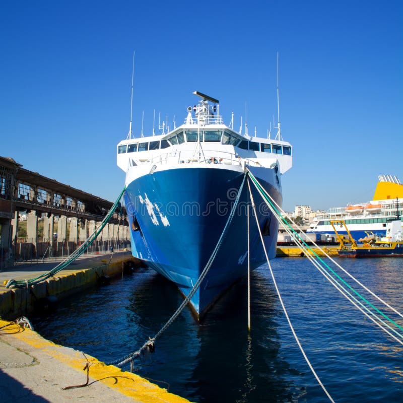 Rejsu liniowiec zdjęcie stock. Obraz złożonej z oceany - 37928544