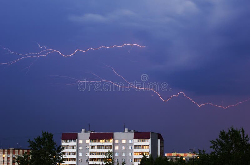 Relámpago imagen de archivo. Imagen de pulso, potencia - 1110127