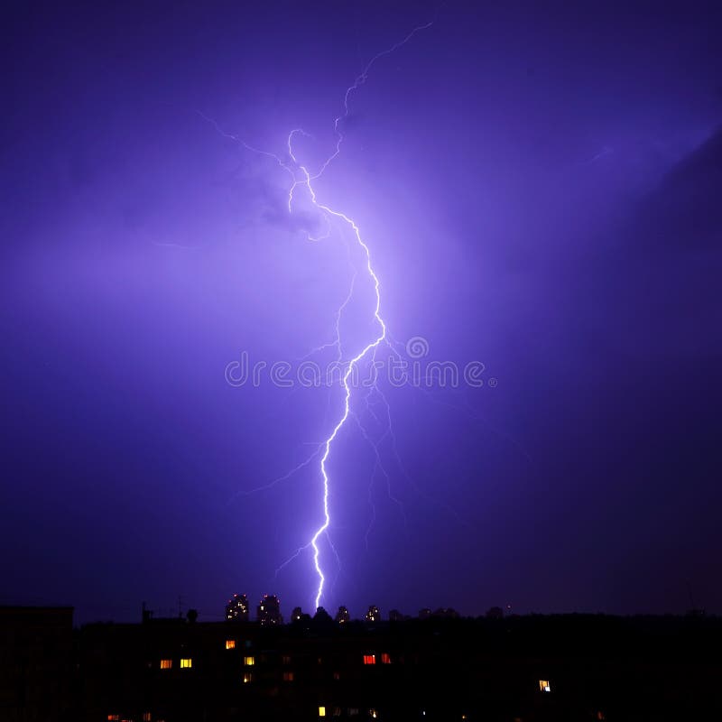 Relámpago imagen de archivo. Imagen de impactante, oscuro - 25084779