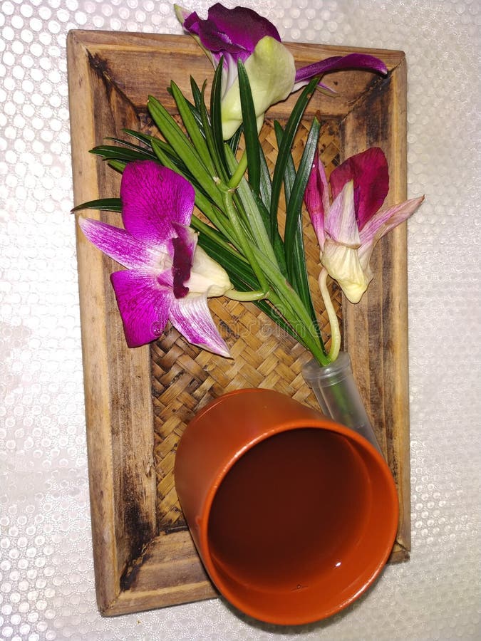 Relajarte Y Relajarte Es Nuestra Vida Correcta? Foto de archivo ...