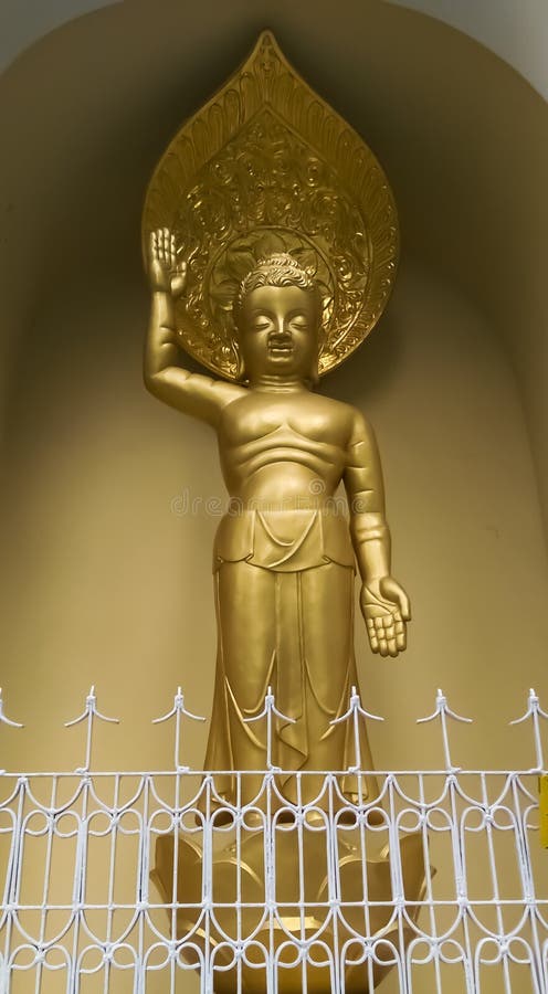 Religious golden statue editorial photo. Image of monument - 186434856