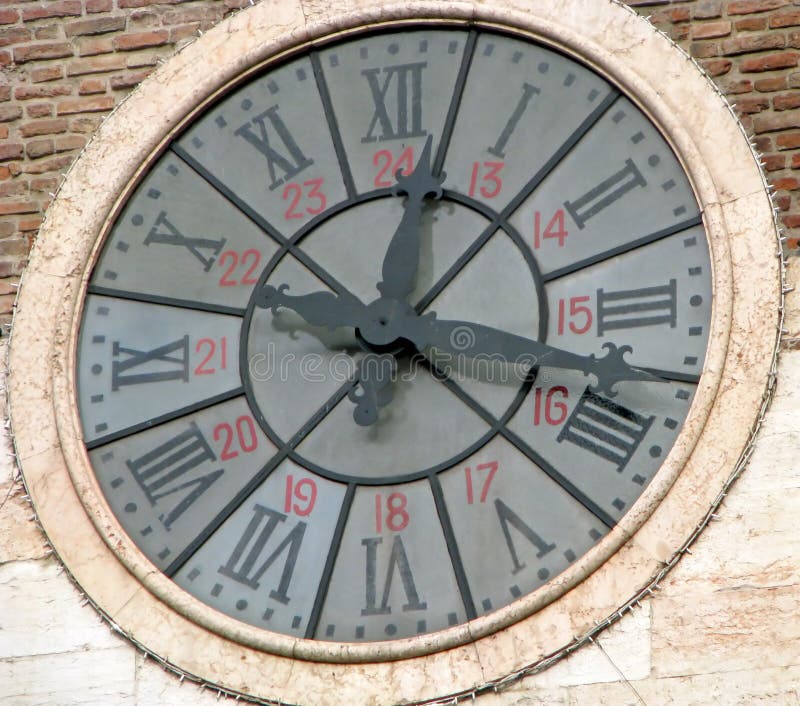 Reloj Con Los Números Romanos. Tiempo Siete Horas. Imagen de archivo ...