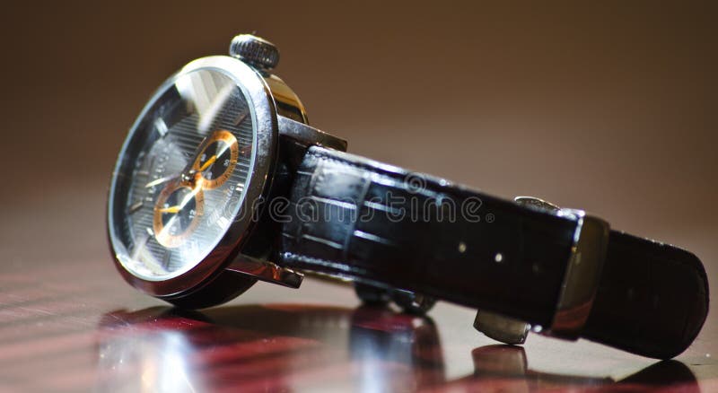 Reloj con estilo foto de archivo. Imagen de marcar, costoso - 53317282