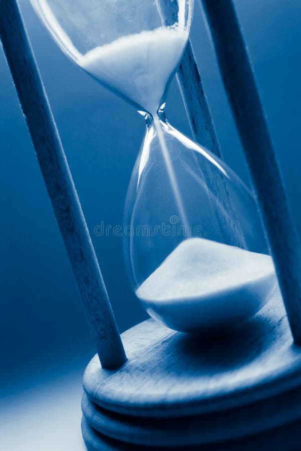 Reloj de arena azul imagen de archivo. Imagen de retro - 10548757