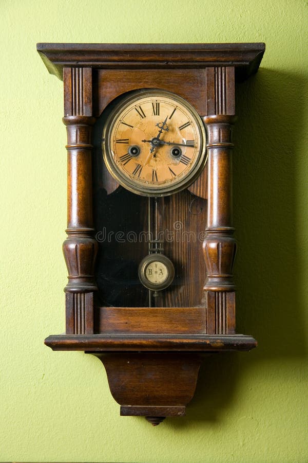 Reloj de pared viejo foto de archivo. Imagen de decorativo - 11932540