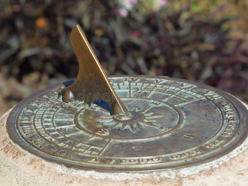 Reloj de sol imagen de archivo. Imagen de pasado, hora - 16682971