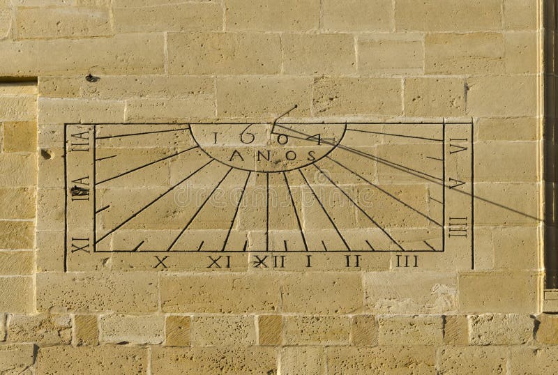 Reloj de sol foto de archivo. Imagen de hora, azulejo - 30775414