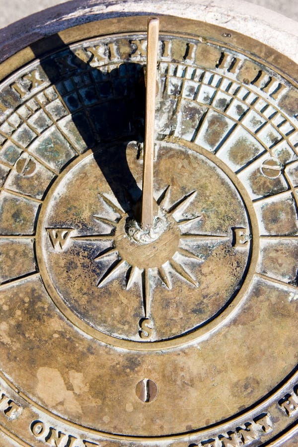 Reloj de sol foto de archivo. Imagen de viejo, solar, reloj - 6251868