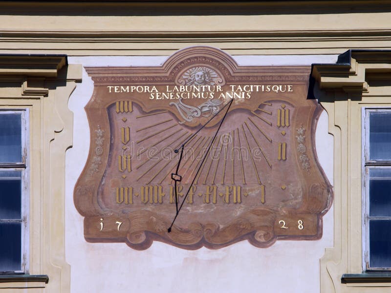 Reloj de sol antiguo foto de archivo. Imagen de instrumento - 12743564