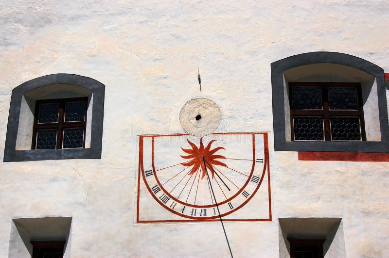 Reloj de sol antiguo foto de archivo. Imagen de instrumento - 12743564