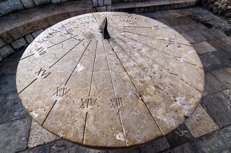 España Tarragona Reloj De Sol Antiguo Fotos De Stock - Descarga 14 ...