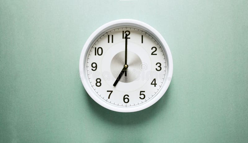 Reloj del ` de siete o imagen de archivo. Imagen de marcar - 88185021