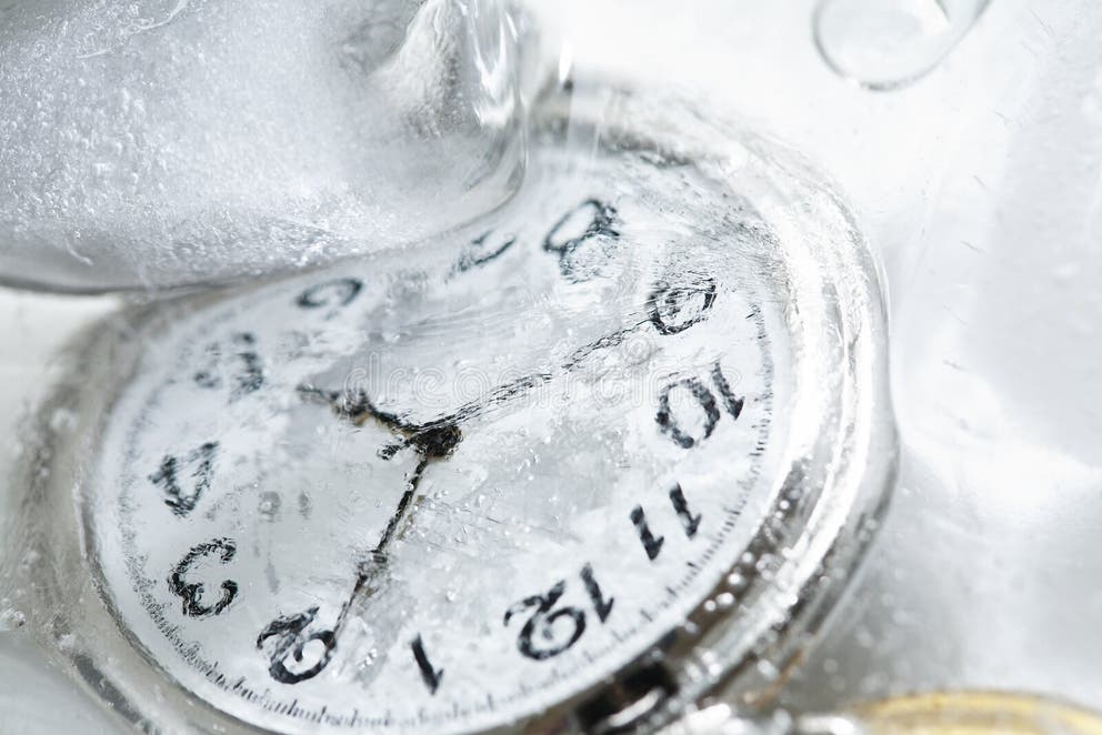 Reloj en hielo imagen de archivo. Imagen de problema - 85888129