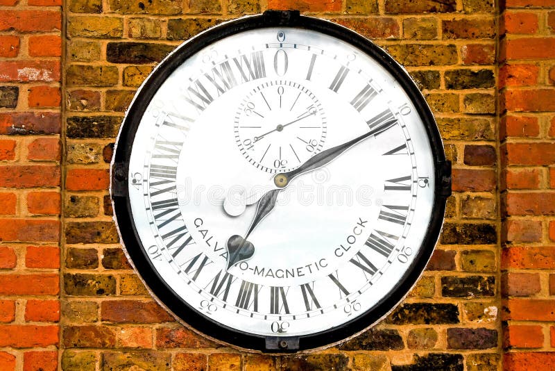 Reloj magnético imagen de archivo. Imagen de marcar, viejo - 15022393