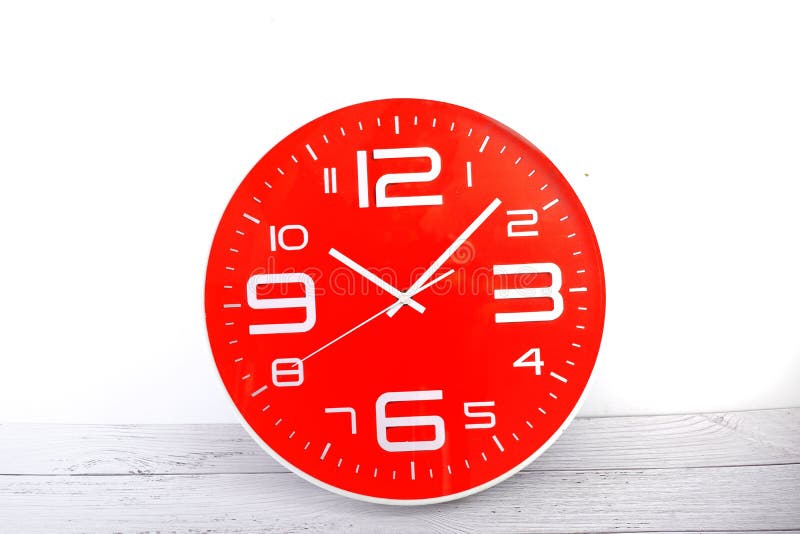Reloj Rojo Simple De Pared Sobre Fondo Blanco Foto de archivo - Imagen ...