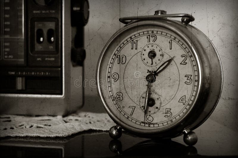 Reloj viejo imagen de archivo. Imagen de antigüedad, metal - 16796797