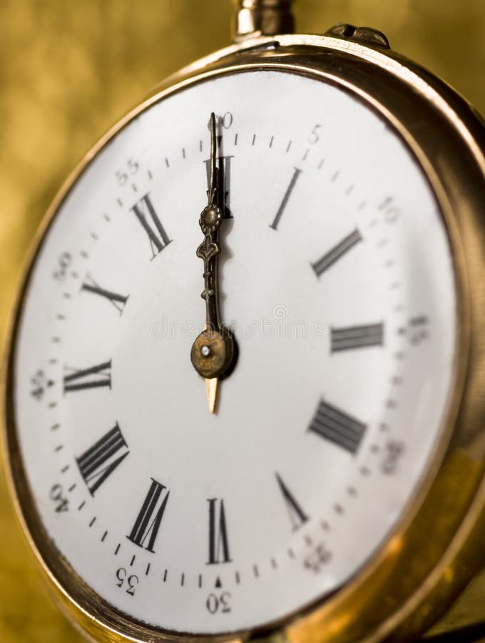 Reloj viejo de la vendimia imagen de archivo. Imagen de hora - 7505653