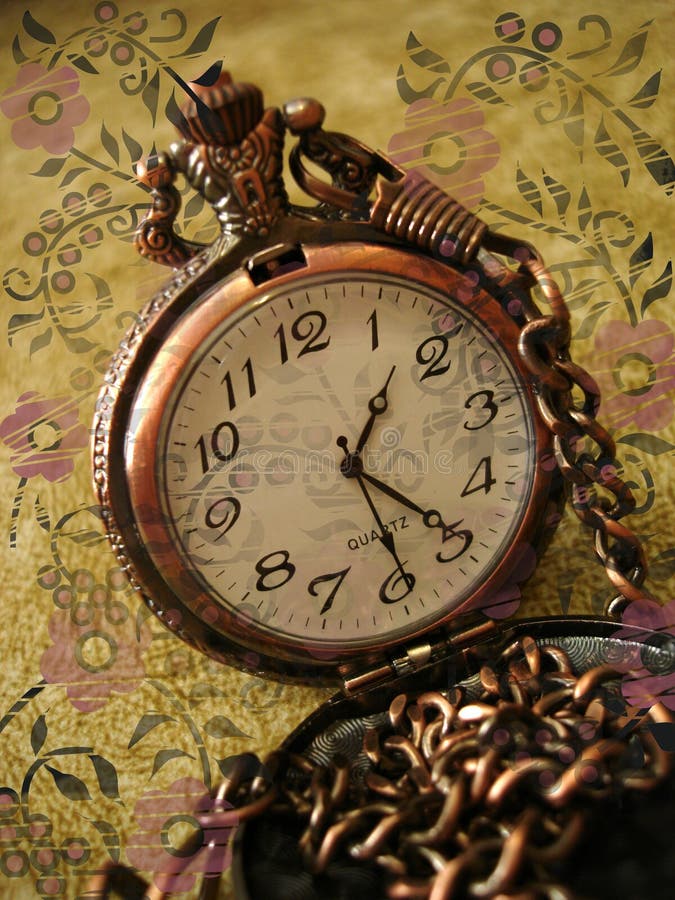 Reloj viejo en fondo foto de archivo. Imagen de anaranjado - 2208644