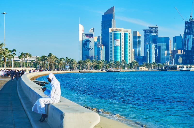 El Doha Corniche Es Una "promenade" De La Costa En Doha, Qatar Imagen de archivo - Imagen de ...