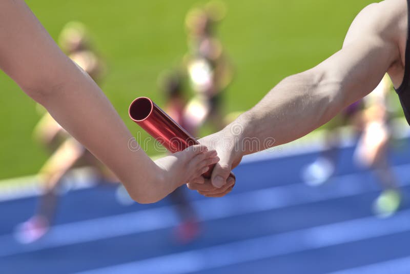 Remise de course de relais image stock. Image du piste - 40983617