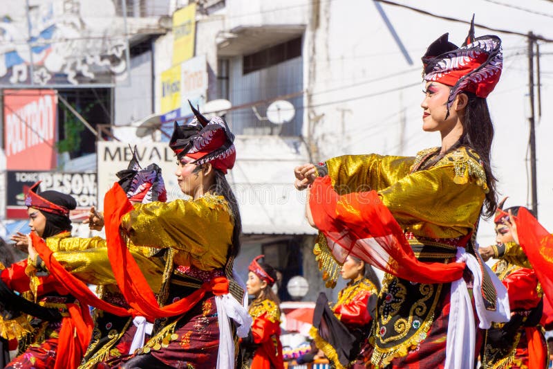 Remo Dance Originates from East Java, Indonesia Editorial Image - Image ...
