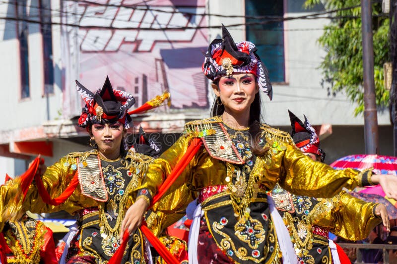 Remo Dance Originates from East Java, Indonesia Editorial Image - Image ...