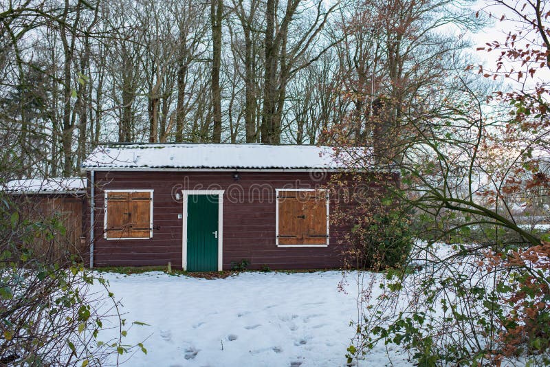 Remote log cabin in winter stock image. Image of season - 22538393