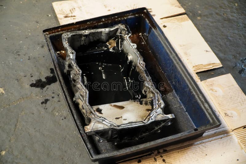 Remove Car Engine Oil,Changing the Oil in a Car Engine. Discharge of ...