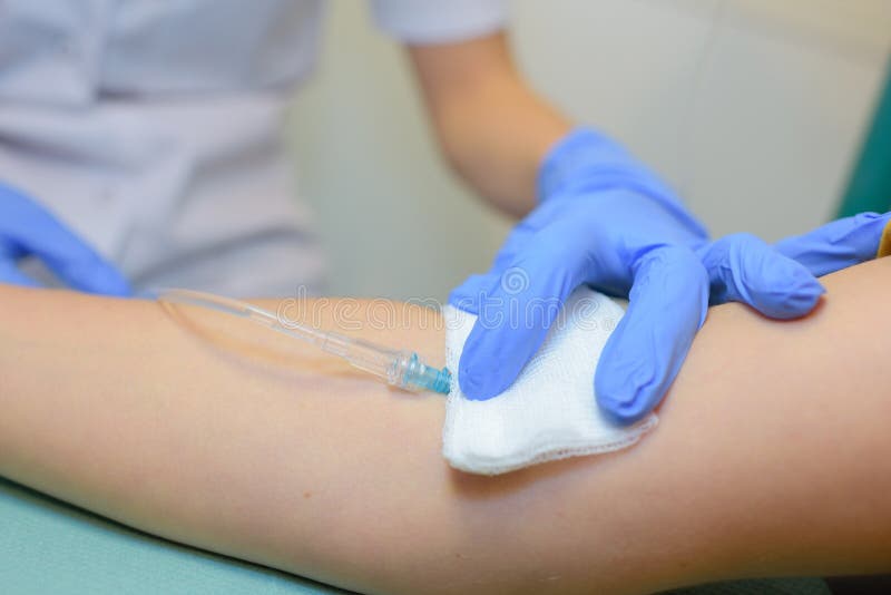 Removing the Patient`s Dextrose Stock Image - Image of nurse, hospital ...
